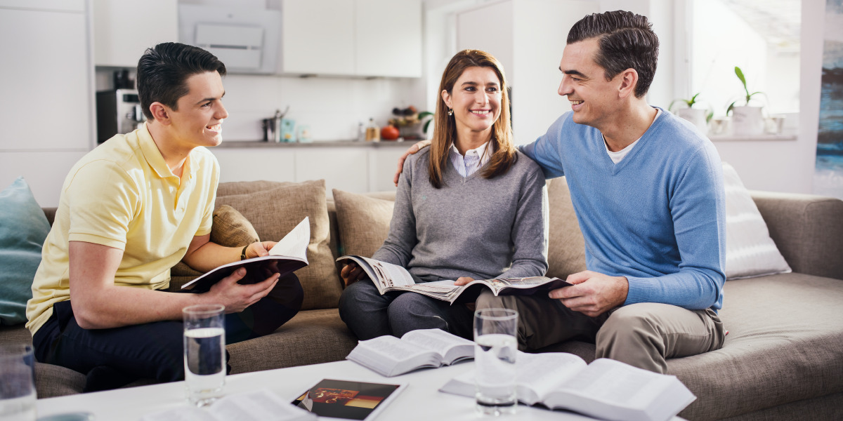 Ano ang Ibig Sabihin ng Pagsamba sa Diyos?