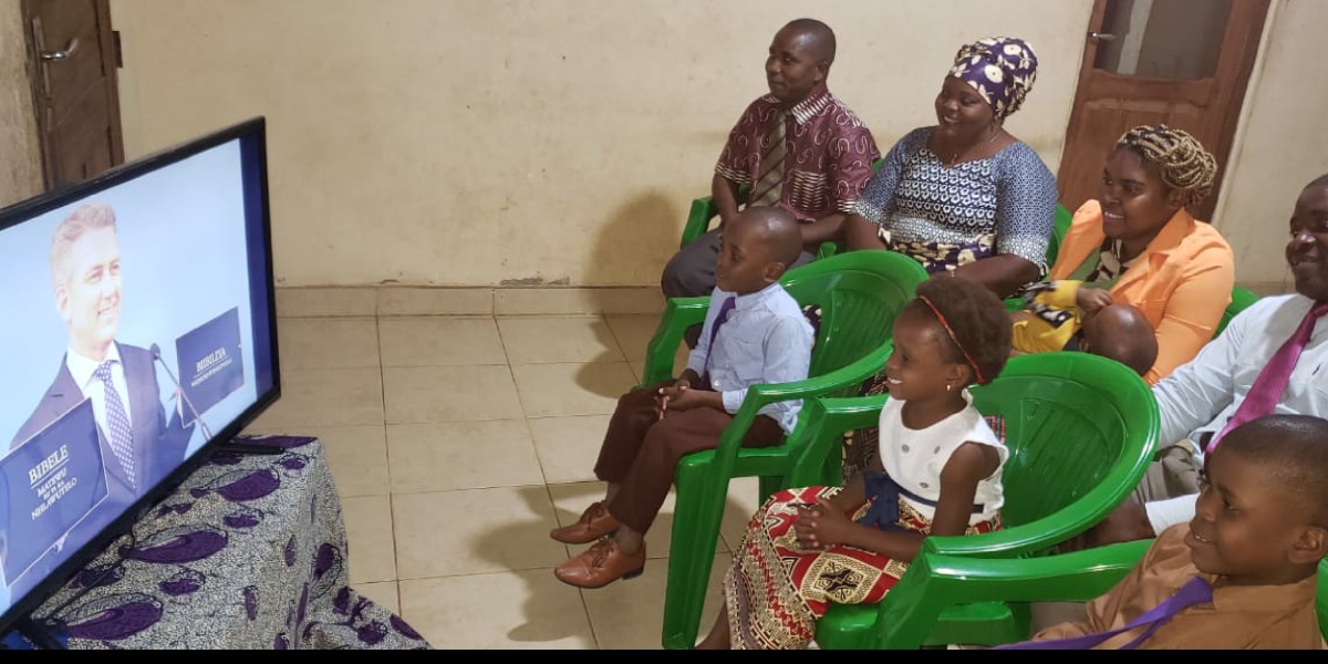 Biibiliya a EMAKHUWA—Biibiliya a Elapo Esya a Soolempwa sa Ekereku sa ...