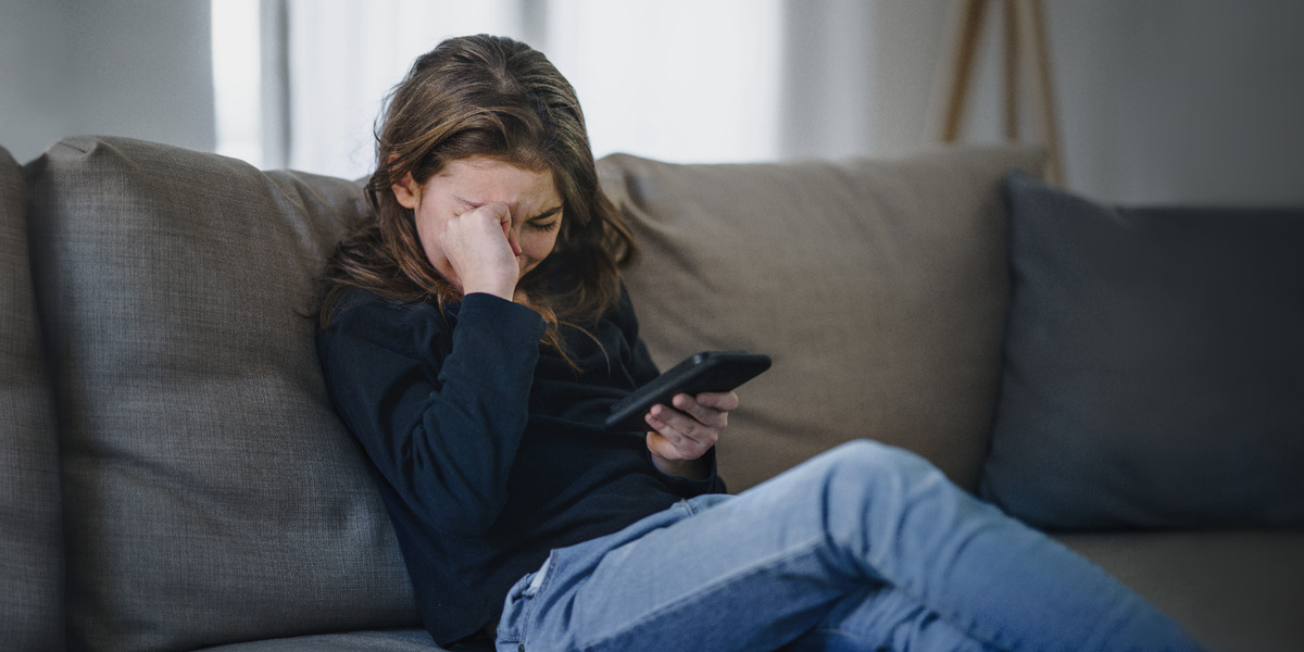 Top Health Official Warns of Social Media’s Effect on Young People—What ...