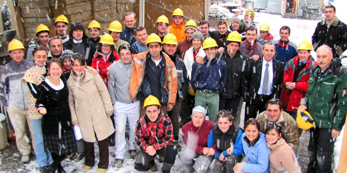 Jehovah’s Witnesses Ask for Work but Not for Pay