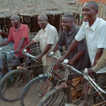 Distributing Bible Literature in Congo (DRC) | JW.ORG Videos