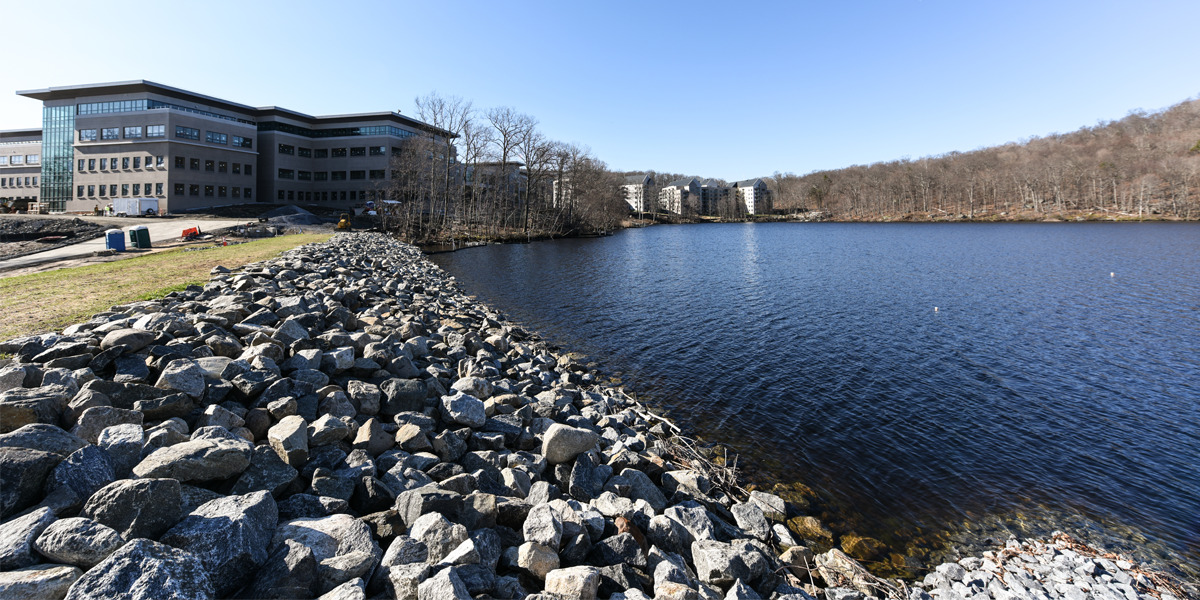 ニューヨーク州ウォーウィックで築60年のダムの改修工事